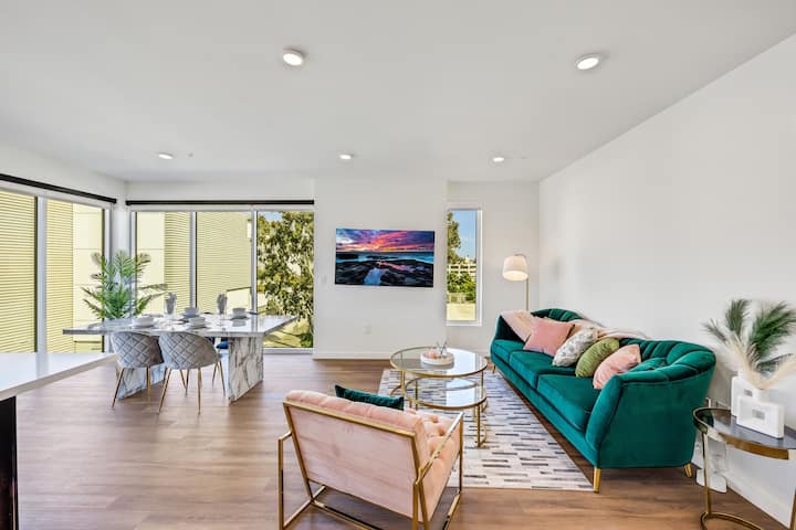 One Lux Stay 2 Bedroom Apartment Western & Sunset - Hollywood, CA