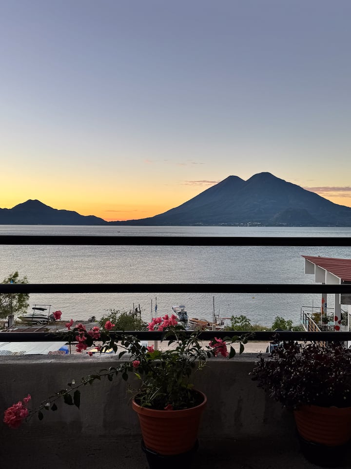 Peaceful House W/lake Access - Panajachel