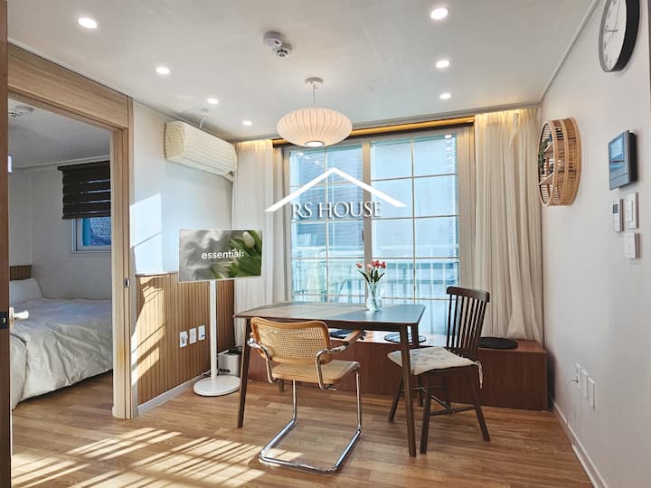 *Licensed House/홍대거리/상수역 도보3분/짐보관/교통편리/서울여행 - Seoul