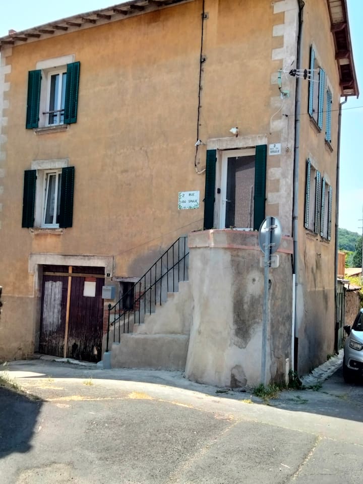 Jolie Maison Calme Et Terrasse - Issoire