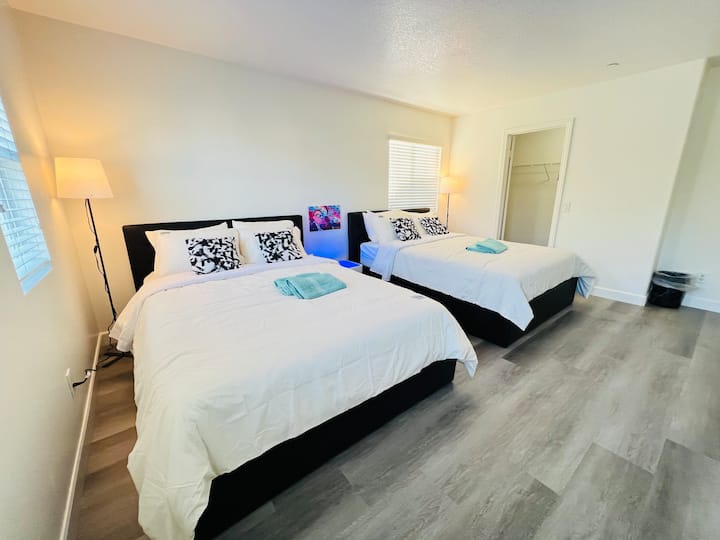 X3/ 4 People/private Tv/near Chaffey College - Rancho Cucamonga, CA