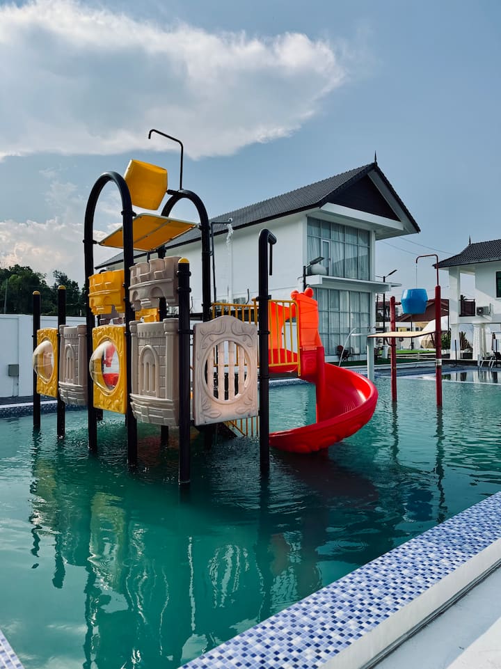 Whitehouse - Aqua Pool  Playground | 9 Rooms - Tanah Merah
