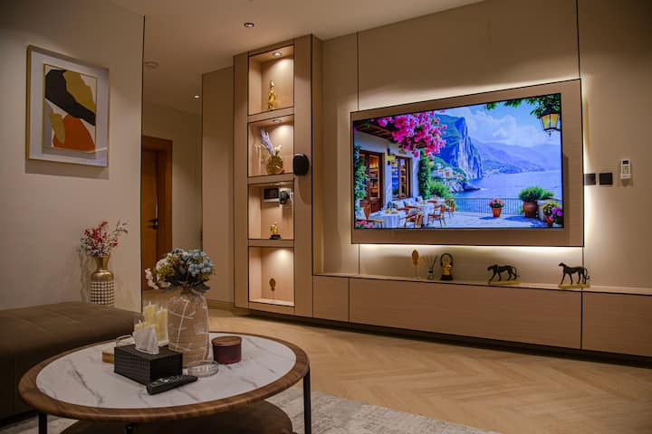 Three Bedrooms And One Living Room | Exclusive Space, Smart Check-in, 75-inch Screen Experience - Jeddah