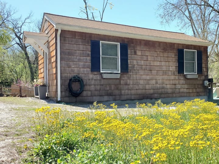 Secluded Cottage, Great Location - Towson, MD