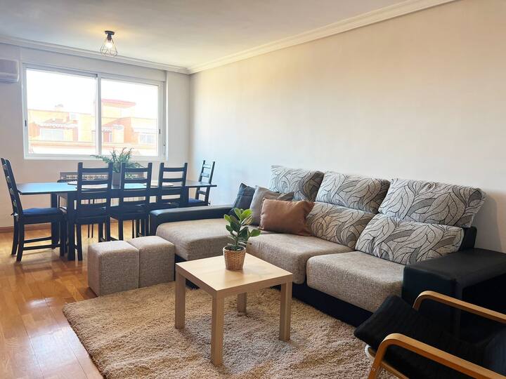 Madrid Luxe Oasis: 4 Bedroom With Terrace & Pool - Torrejón de Ardoz