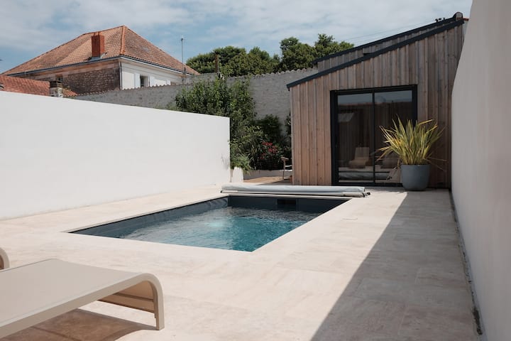 Maison De Ville Avec Piscine - Rochefort, France