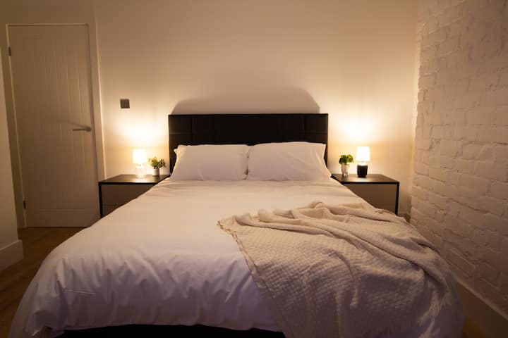 5-bed City Stay • Free Parking • Superhost - 曼徹斯特