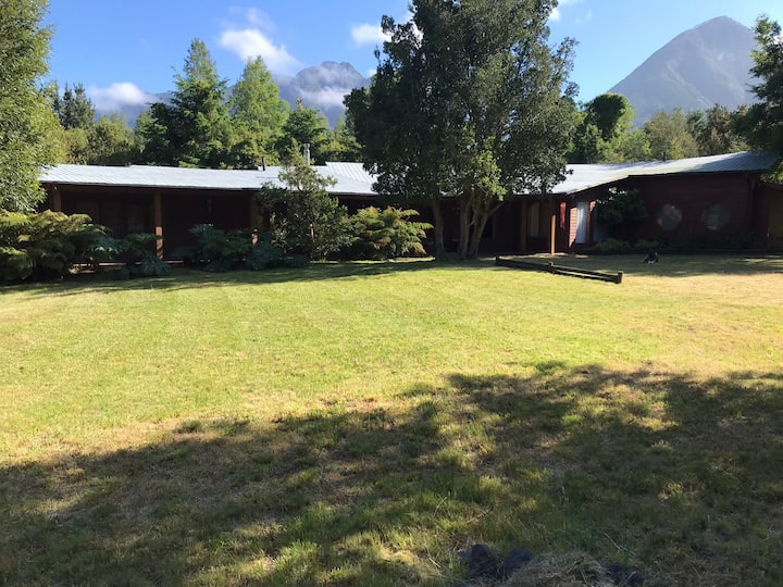 Gran Casa En 5000 M2,  Jardin C/arboles Autoctonos - Pucon