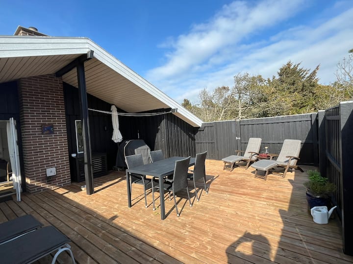Nyrenoveret Hundevenlig Hytte Tæt På Hav Og Skov - Blokhus