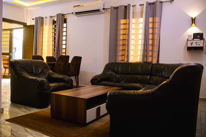 Spacious Apt With Patio & Rooftop In Cité Baguida - Togo