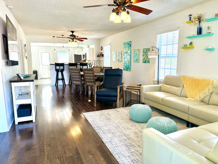 Pensacola Paradise (Main House) - Pensacola, FL