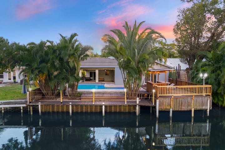 Waterfront House | Cozy Bar Area & Arcade Games - Fort Lauderdale