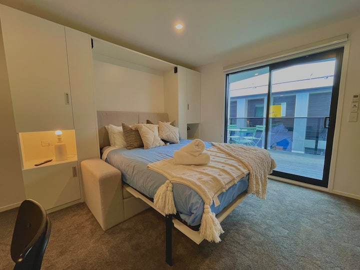 Vibrant & Modern City Stay - Christchurch