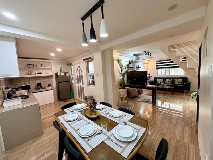 Pinky's Place | 2-storey, 2br, 2t&b, 2-car Garage - Antipolo