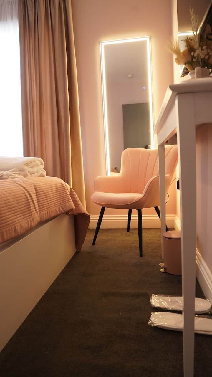 Mandeville Guest House – Serene Roadview (203) - Enfield