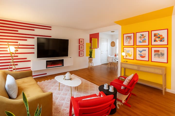[2br] Stayawhile: Sunburst Retreat - Lawrence, KS