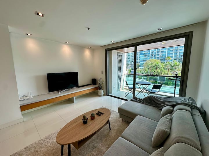 Fancy Beachfront Condominium - Pattaya City