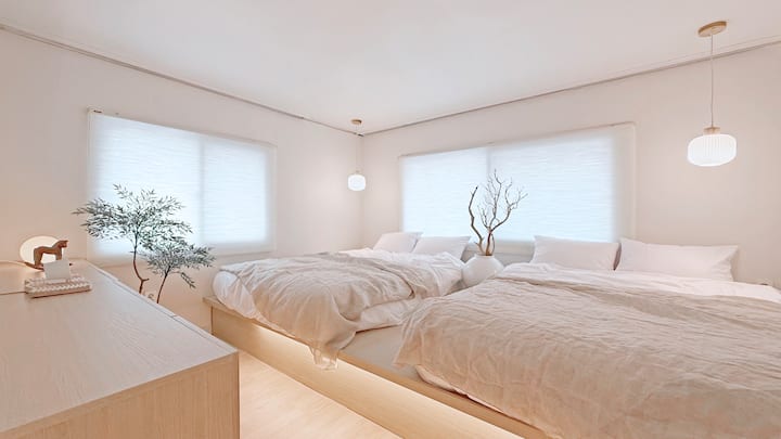 Modern Seoul Stay | Near Subway, Palaces & Cafés - Seoul