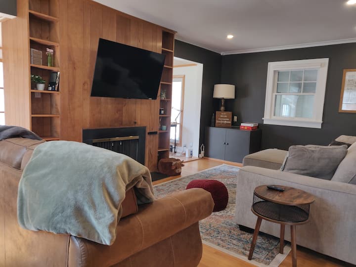 Big Irv <4bd 2.5ba Home> - Indianapolis, IN