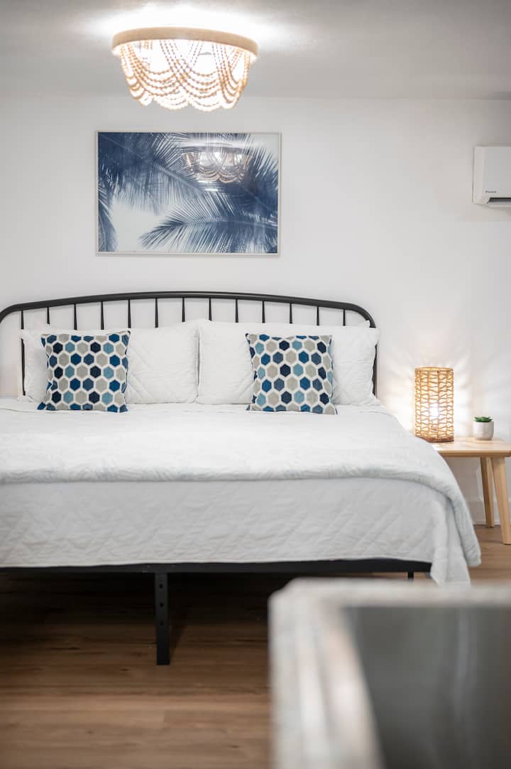Downtown Studio - Family & Pets Friendly - Lakeland, FL