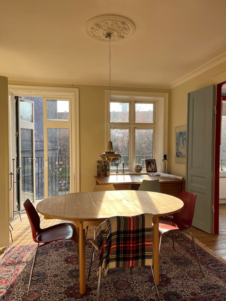 Large Nørrebro Apartment With New Balcony - Copenaghen