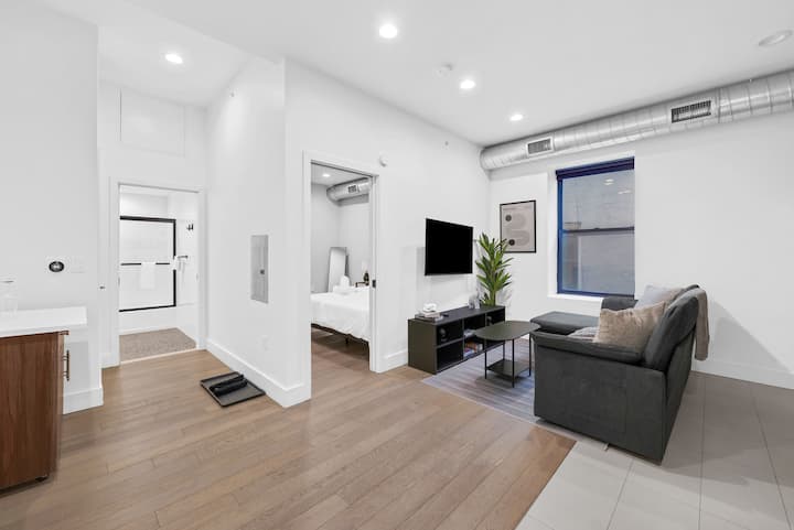 Lux 1br King Great Location! 2 Min Walk Prudential - ニューアーク, NJ