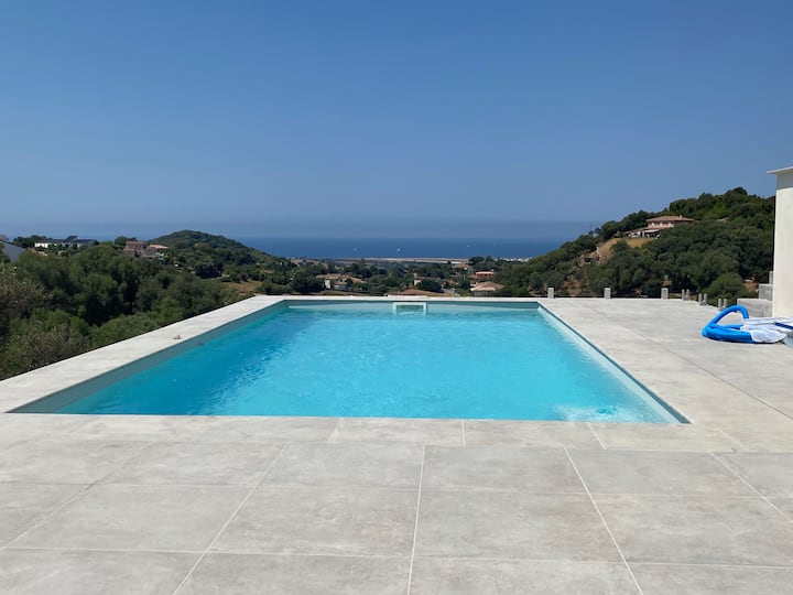 Haut De Villa Piscine Privée Chauffée Vue Mer - Bastelicaccia