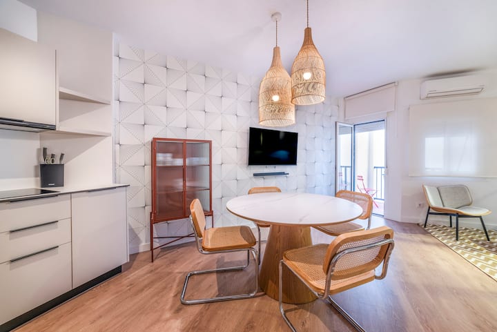 Mid Term: Nuevo Y Luminoso Con Parking Gratis - Siviglia