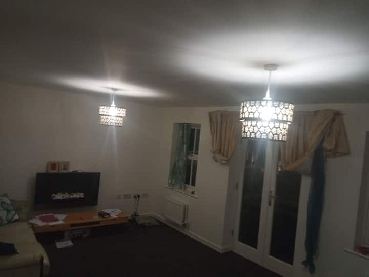 Modern Townhouse Large Bedroom1 Ensuite Bathroom - Chelmsford