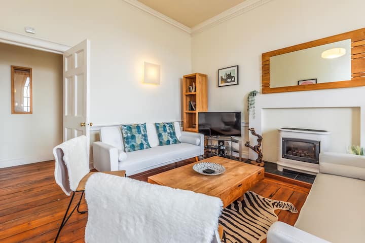 Large Super Central 3 Bed -Princes Street, Parking - Leith