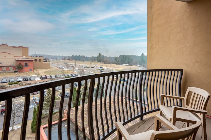 Riverside Hotel Suite W/balcony (Sleeps 6) - Wisconsin Dells, WI