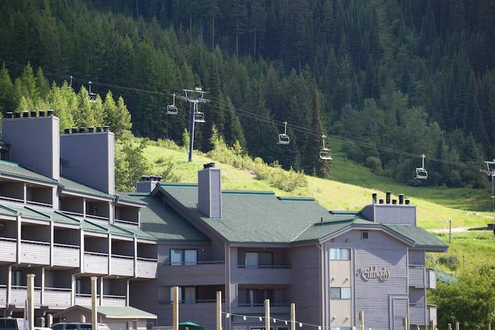 Cozy Condo, Next To The Slopes! - Whitefish, MT