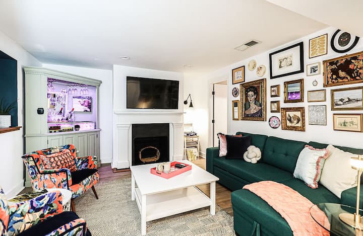 Supremely Situated Garden Condo Steps From Forsyth - Savannah, GA