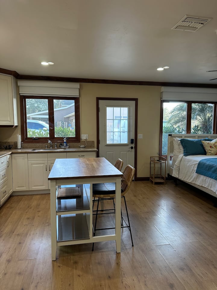 Studio Near The Beach - Encinitas, CA