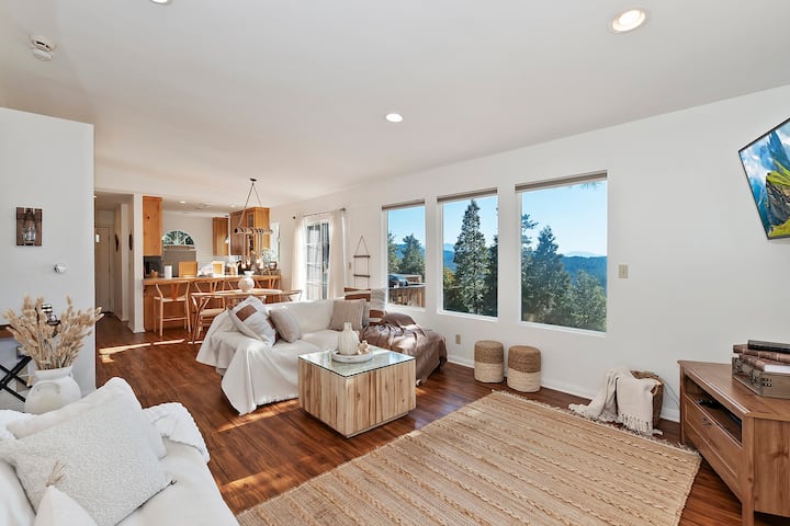 Mountain Breeze Getaway-hot Tub-breathtaking View - Crestline, CA