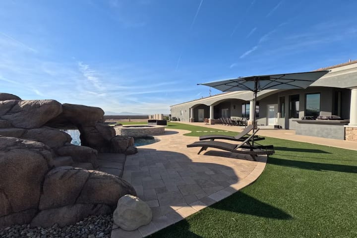 Luxury Estate | Slide Pool, Spa, Gym & Pickleball - Casa Grande