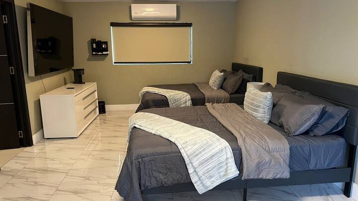 Premium Suite Totally Private! Sleeps 4 - South Miami, FL