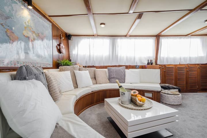 Yacht Double Bed Cabin ( En-suite)1 - Barcelona