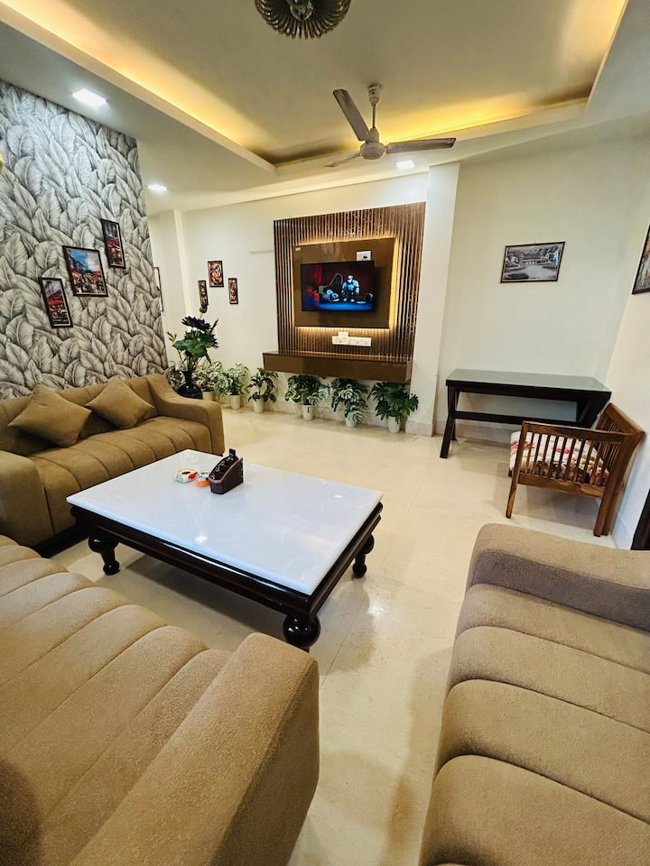 Entire 2 Bhk Apartment In Lajpat Nagar South Delhi - New Delhi