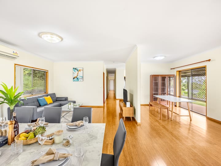 Convenience & Stunning Views 5 Beds Spacious Home - Brisbane
