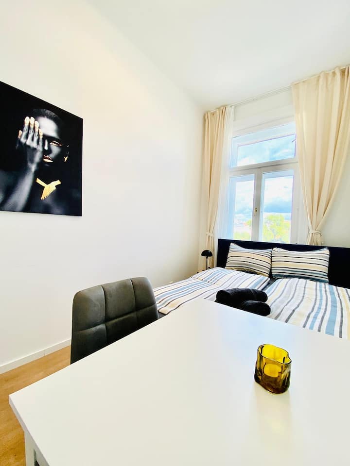 Cozy 2-person Room, 7 Minutes To Westbahnhof - Vienna