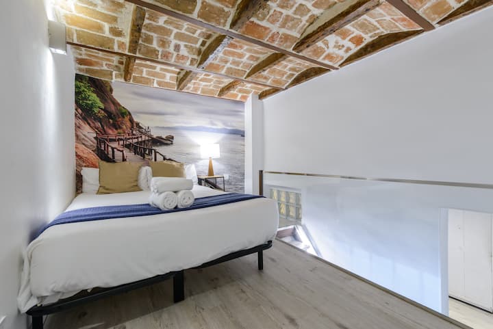 Study In Malasaña Area - Estación de Aluche - Madrid