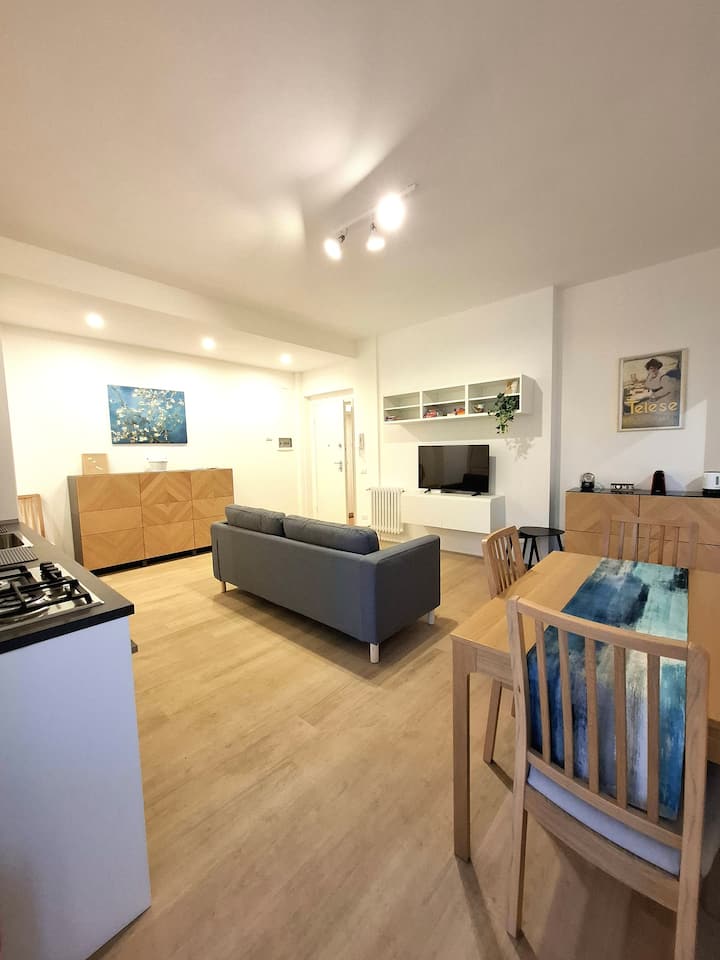 Dimoralexis, La Casa Di Fronte Alle Mura Vaticane - Rome