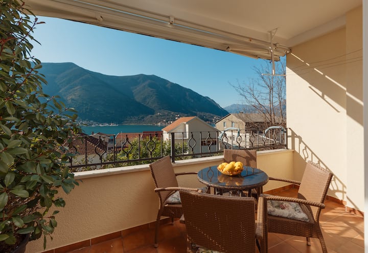Petrovic Family - Sea View Apartment - Kotor