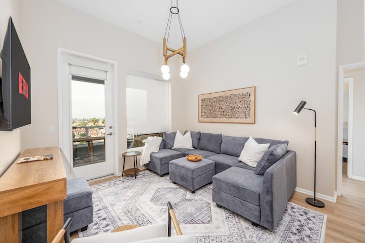 North Park Penthouse~king Beds~workspaces~parking! - Emerald Hills - San Diego