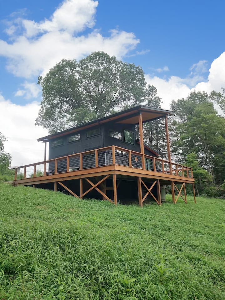 The Crow's Nest - Scenic Views & A Hot Tub - Oglebay Resort, WV