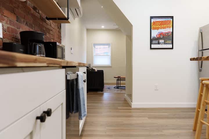Sarah St Rowhome - Full Kitchen & Laundry - Pittsburgh, PA