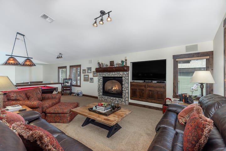 Mammoth Magic: Spacious Snowcreek Retreat - Mammoth Lakes, CA