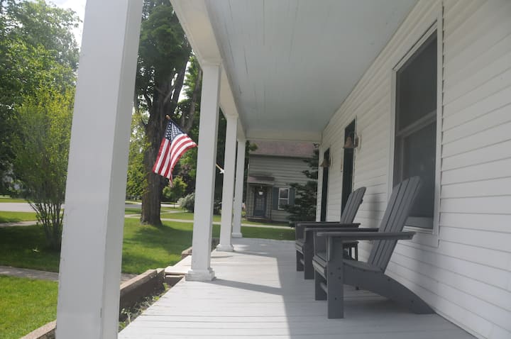 Apple Blossom House - Empire