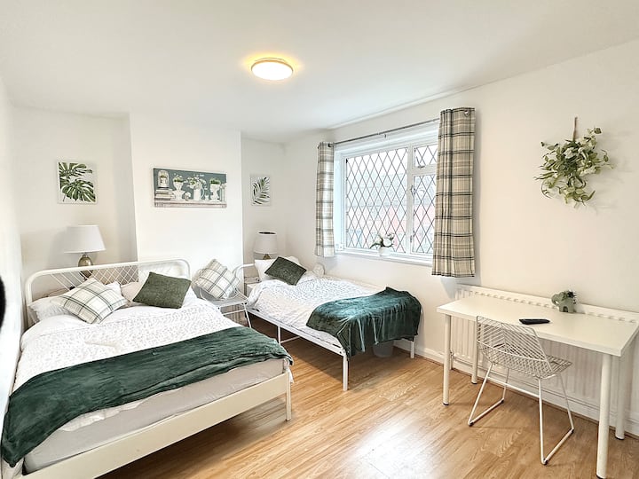 3b2b Entire House Sleeps 10 Fr Parking City Center - 케닐워스